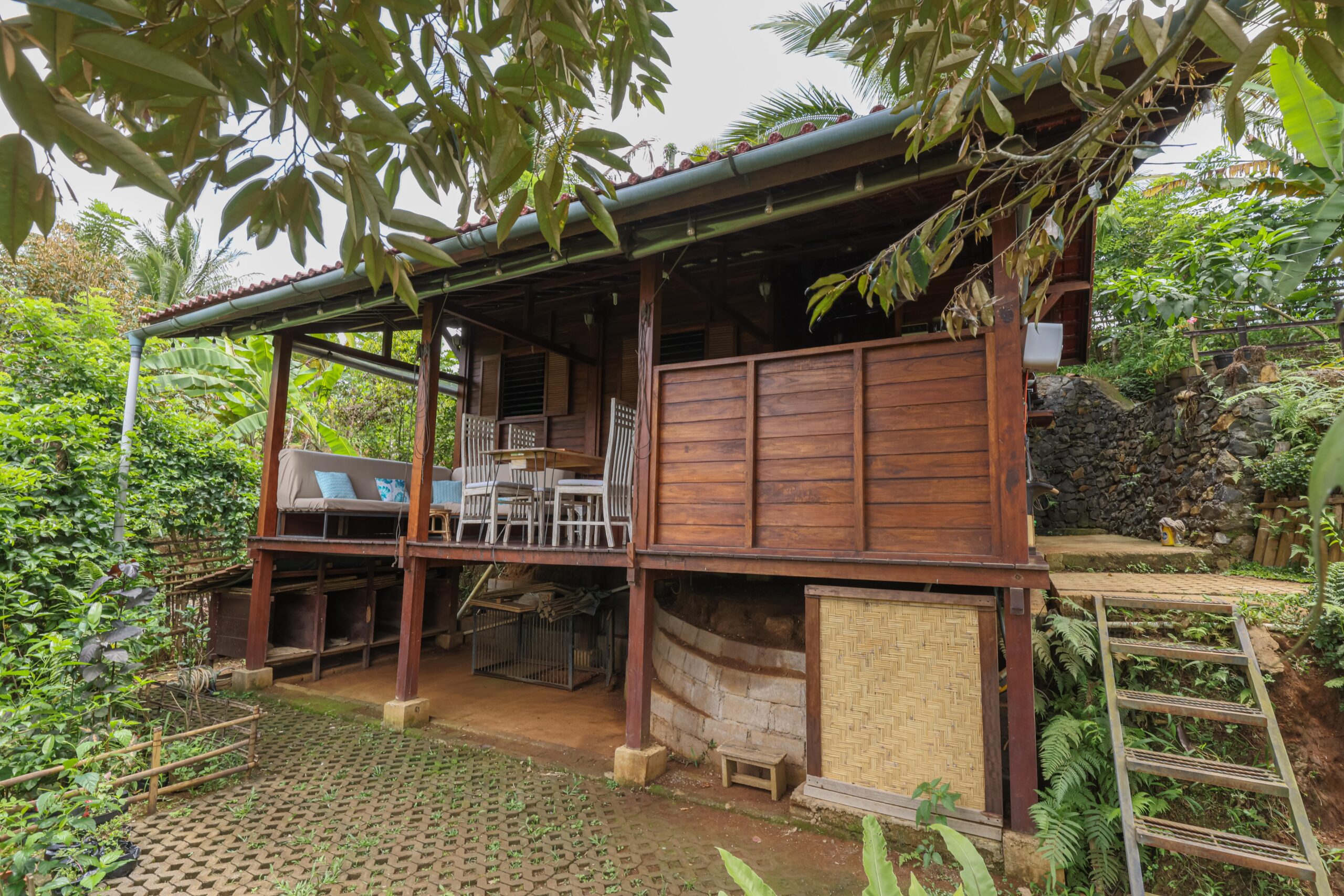 Tangi Wooden House - Sanda Plantation Hideaway